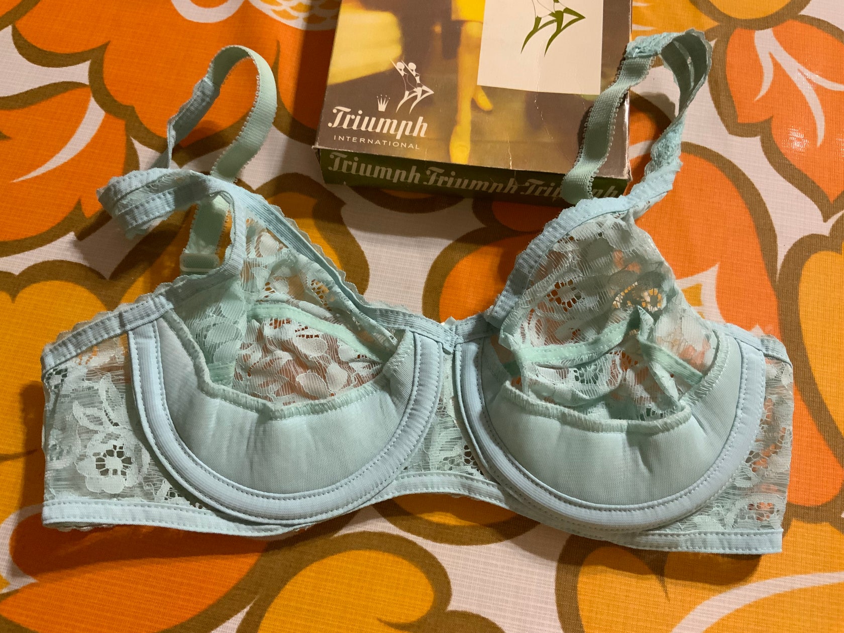 Soutien-gorge Triumph Modèle Poésie couleur menthe Vintage 1970 Dentel – Angèle Vintage